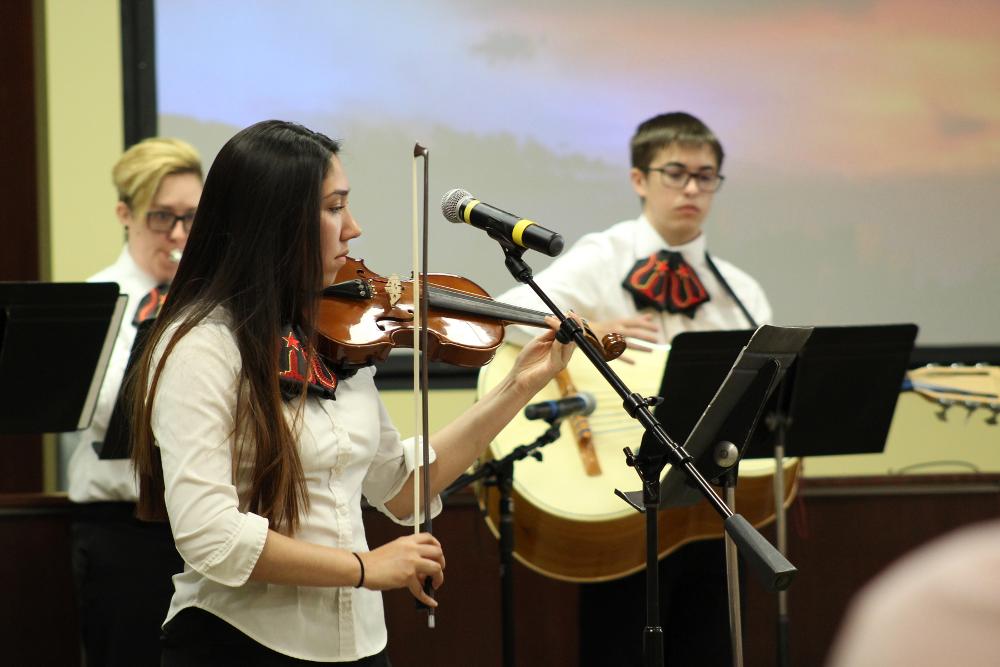 LPS | Final Learning Lunch features student mariachi music
